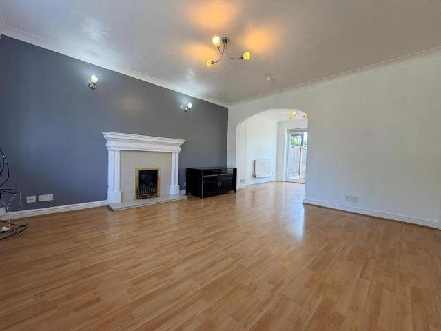 3 bedroom semi detached house to rent