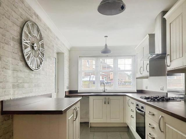 3 bedroom semi detached house to rent