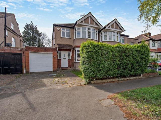 3 bedroom semi detached house to rent