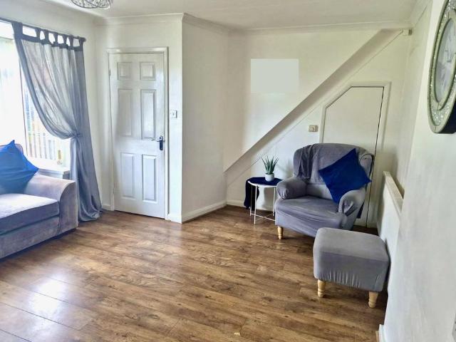 3 bedroom semi detached house to rent