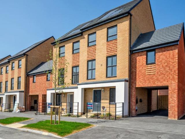 3 bedroom semi detached house to rent
