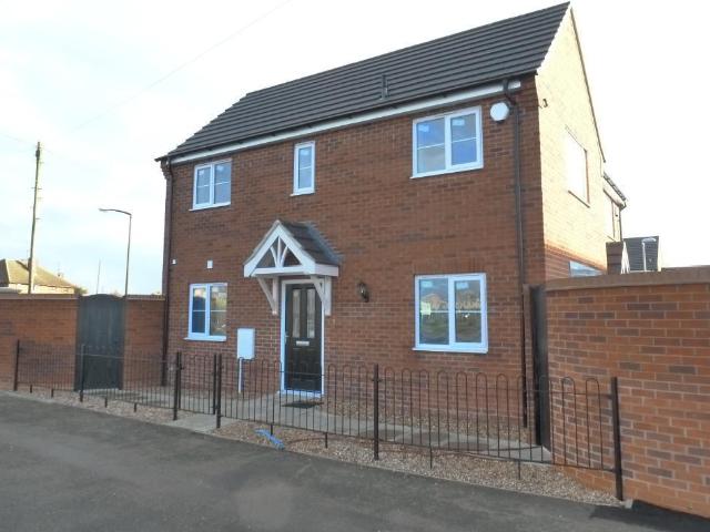 3 bedroom semi detached house to rent