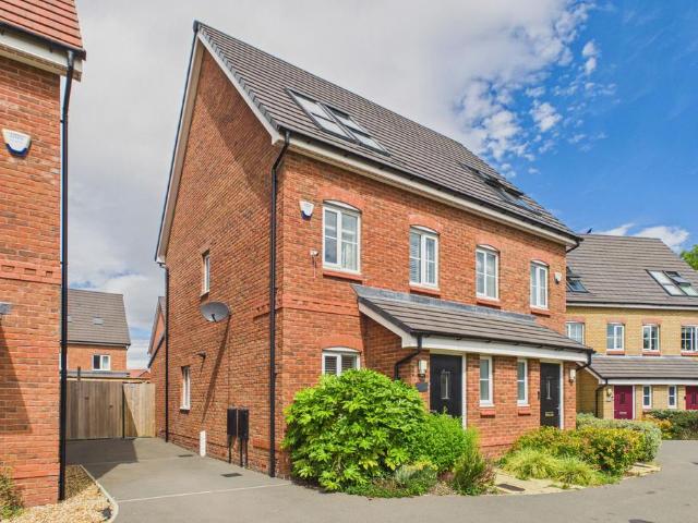 3 bedroom semi detached house to rent