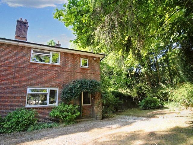 3 bedroom semi detached house to rent