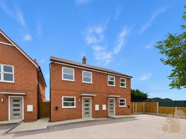 3 bedroom semi detached house to rent