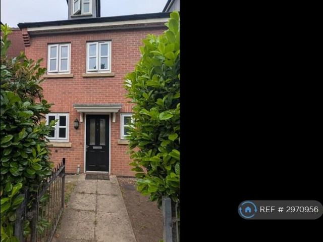3 bedroom semi detached house to rent
