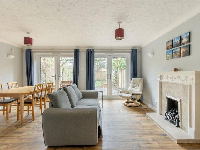 3 bedroom semi detached house to rent