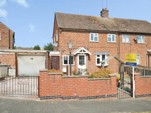 3 bedroom semi detached house to rent