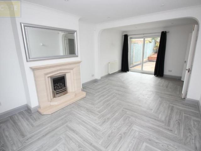 3 bedroom semi detached house to rent
