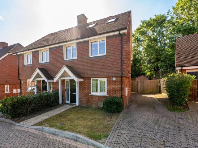 3 bedroom semi detached house to rent