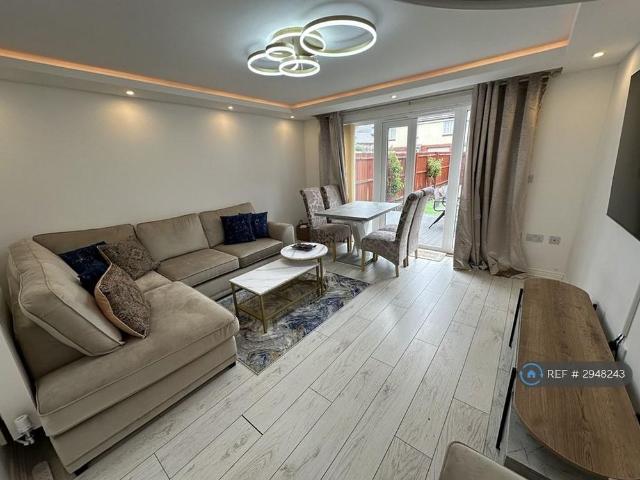3 bedroom semi detached house to rent