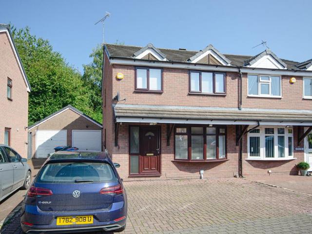 3 bedroom semi detached house to rent