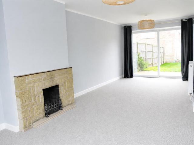 3 bedroom semi detached house to rent