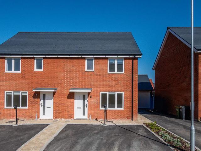 3 bedroom semi detached house to rent
