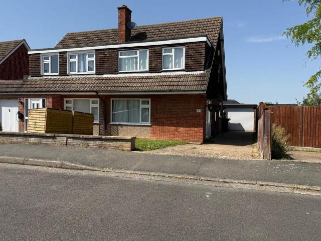3 bedroom semi detached house to rent
