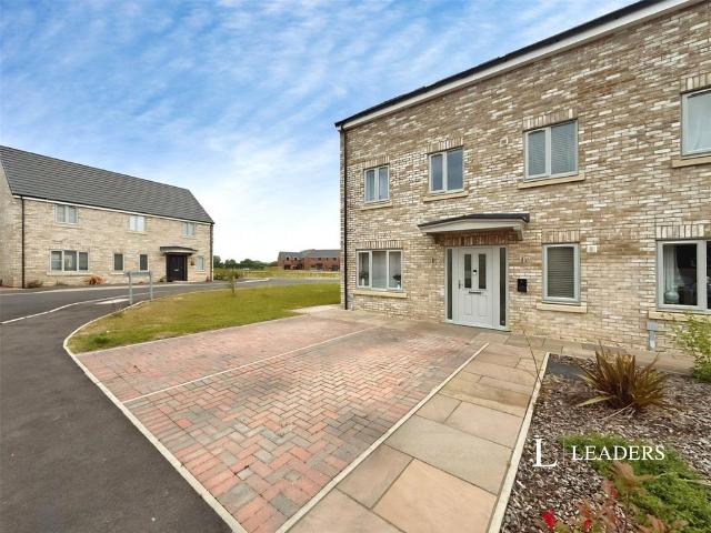 3 bedroom semi detached house to rent