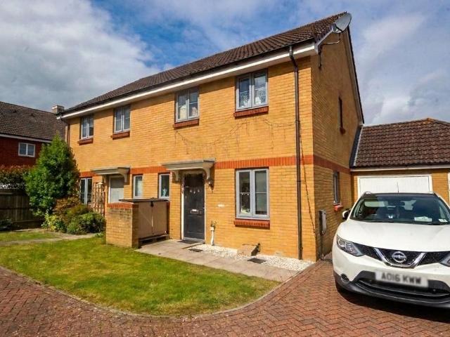 3 bedroom semi detached house to rent