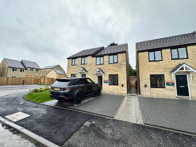 3 bedroom semi detached house to rent