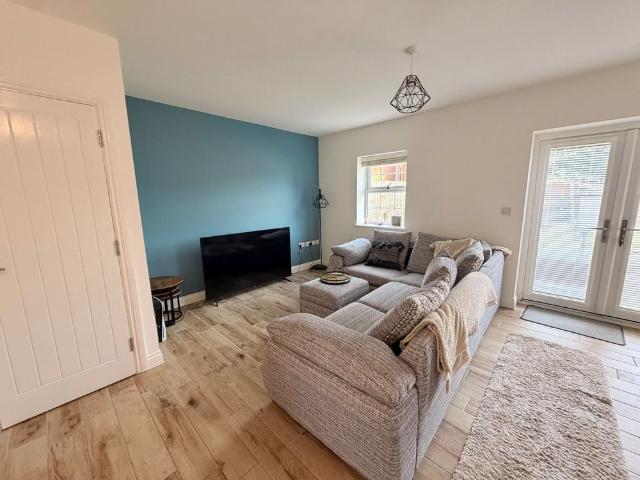 3 bedroom semi detached house to rent
