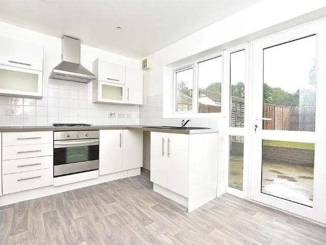 3 bedroom semi detached house to rent