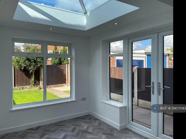 3 bedroom semi detached house to rent
