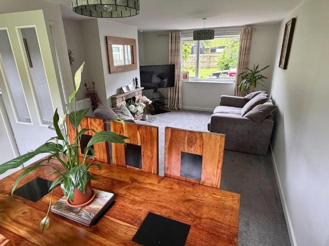 3 bedroom semi detached house to rent