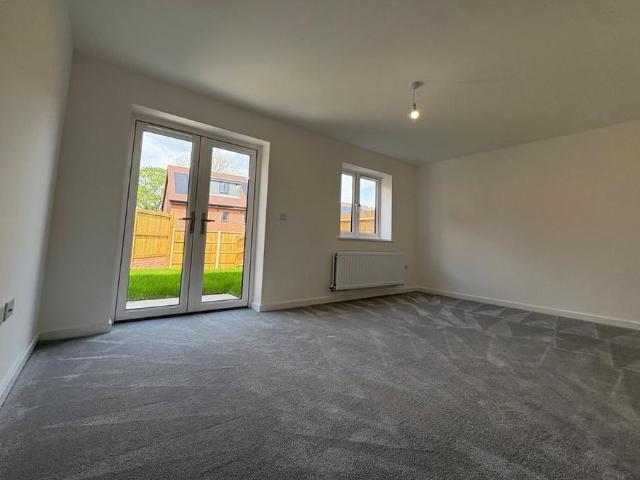 3 bedroom semi detached house to rent