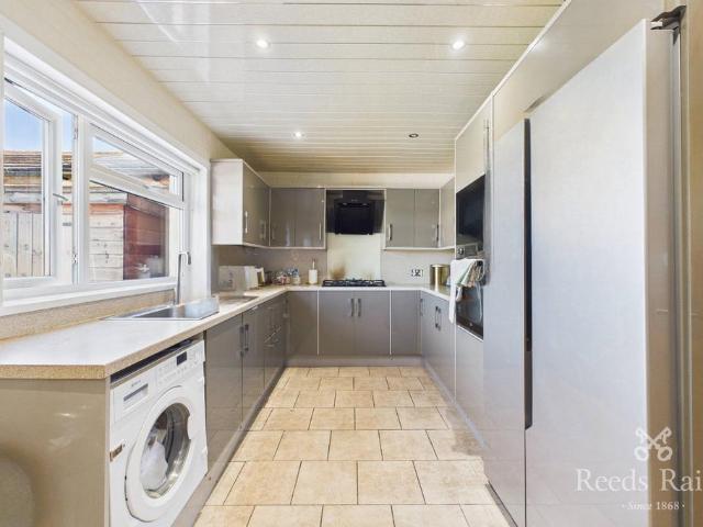 3 bedroom semi detached house to rent