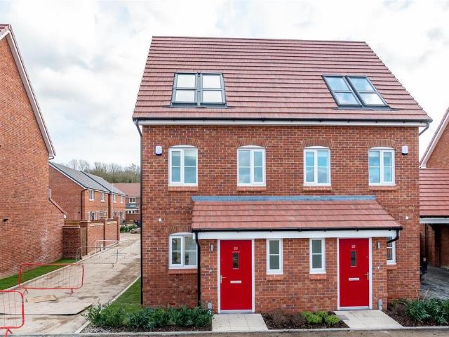 3 bedroom semi detached house to rent