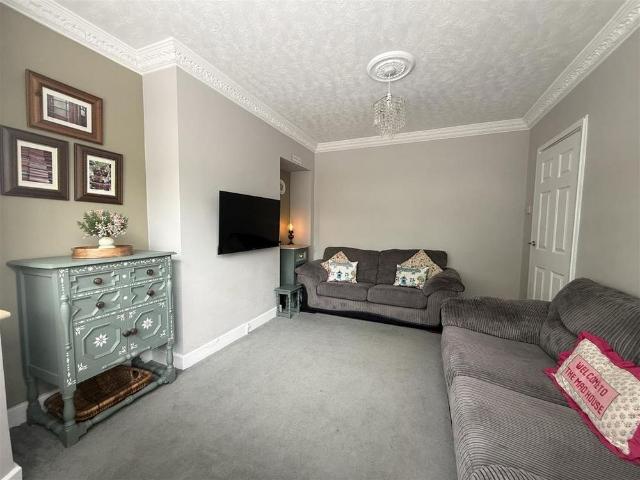 3 bedroom semi detached house to rent