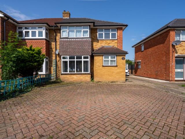 3 bedroom semi detached house to rent