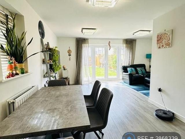 3 bedroom semi detached house to rent