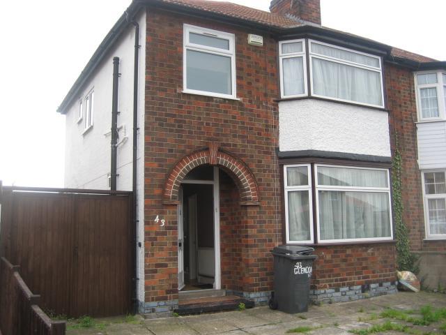 3 bedroom semi detached house to rent