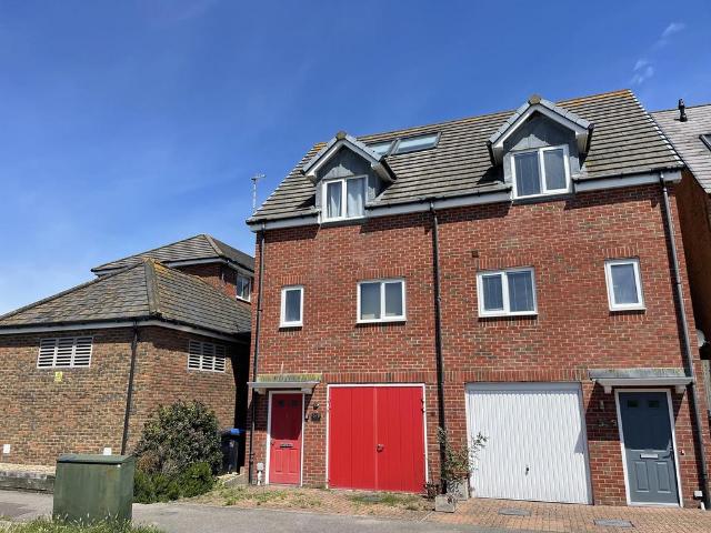 3 bedroom semi detached house to rent