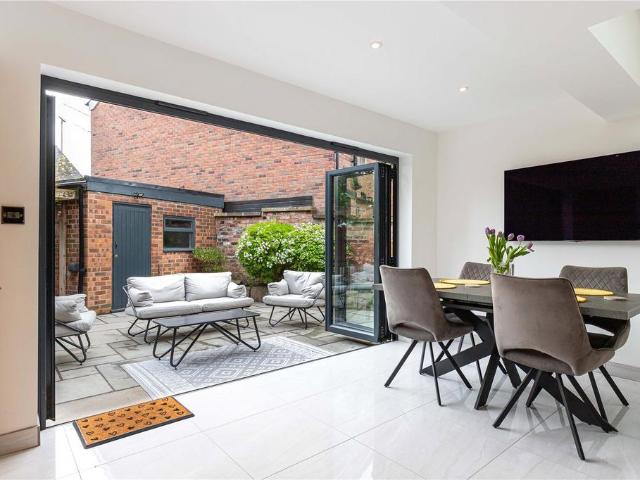 3 bedroom semi detached house to rent