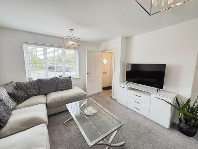 3 bedroom semi detached house to rent