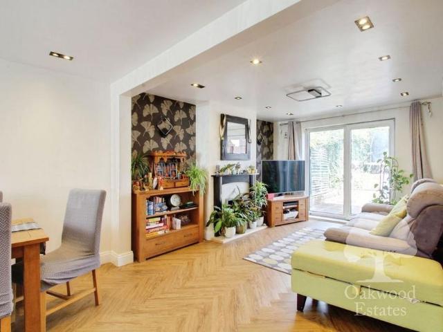 3 bedroom semi detached house to rent