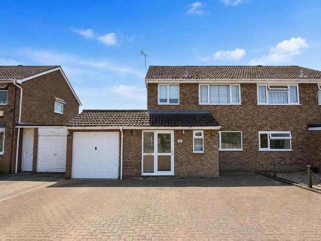 3 bedroom semi detached house to rent