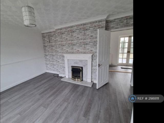 3 bedroom semi detached house to rent