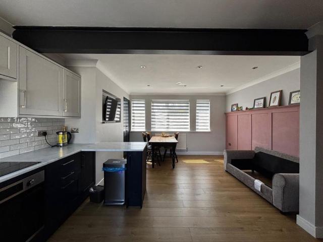3 bedroom semi detached house to rent