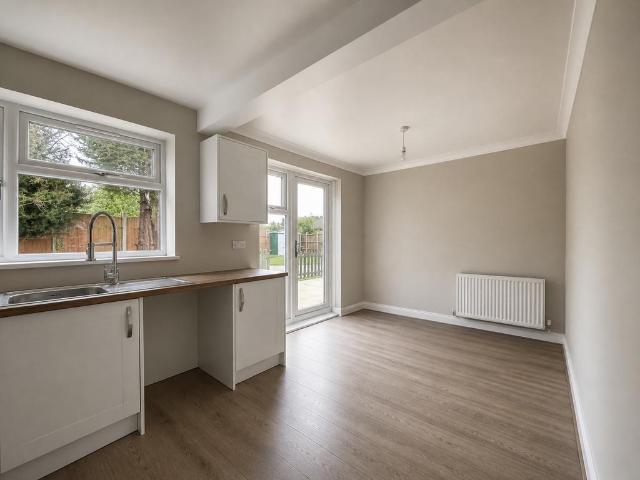 3 bedroom semi detached house to rent