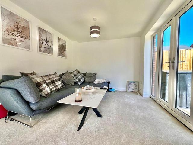 3 bedroom semi detached house to rent
