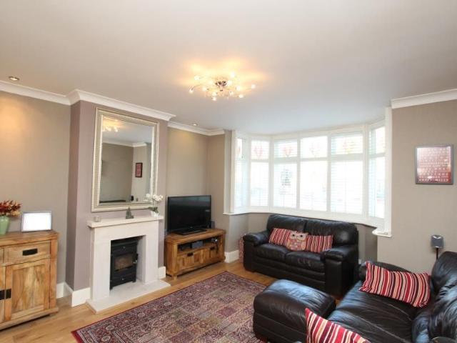 3 bedroom semi detached house to rent