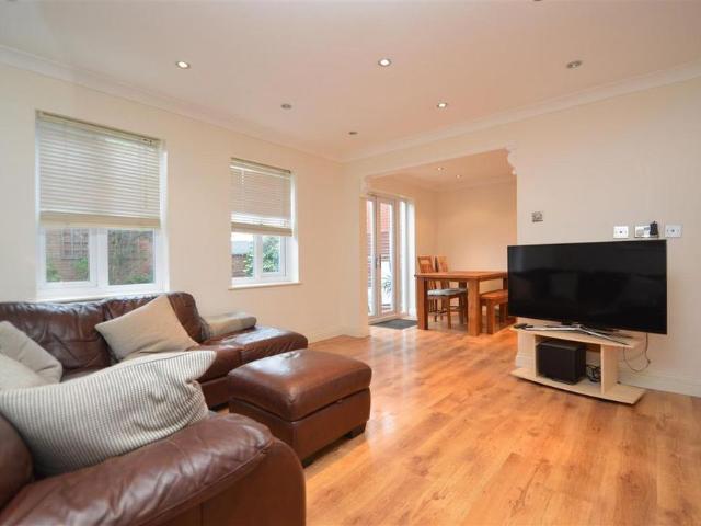 3 bedroom semi detached house to rent