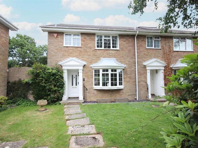 3 bedroom semi detached house to rent