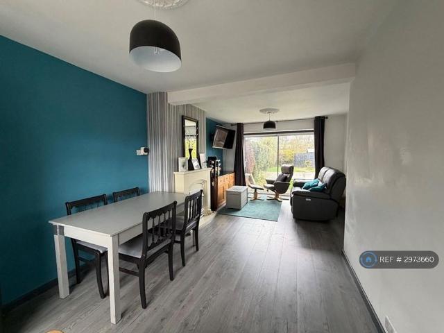 3 bedroom semi detached house to rent