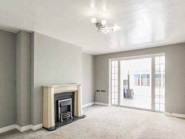 3 bedroom semi detached house to rent