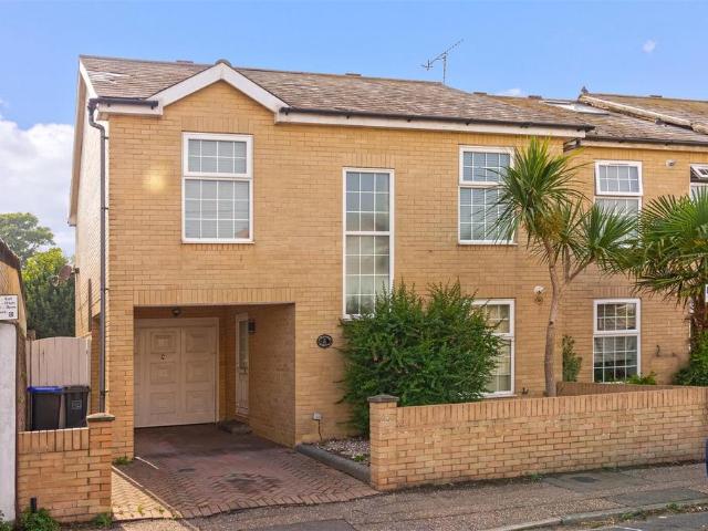 3 bedroom semi detached house to rent