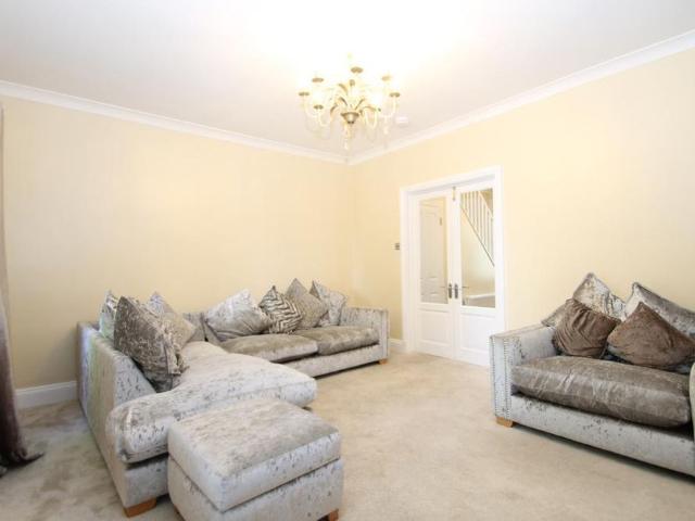 3 bedroom semi detached house to rent