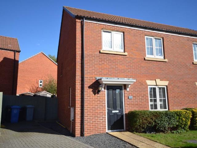 3 bedroom semi detached house to rent
